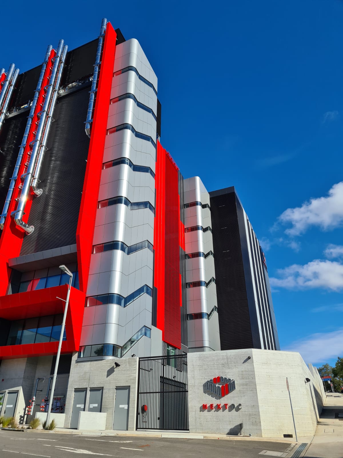 NEXTDC Artarmon Data Center – Cladding Solution | Fairview
